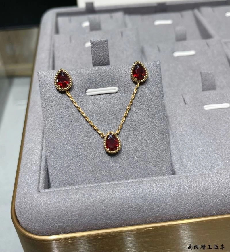 Accurate model Boucheron Earrings