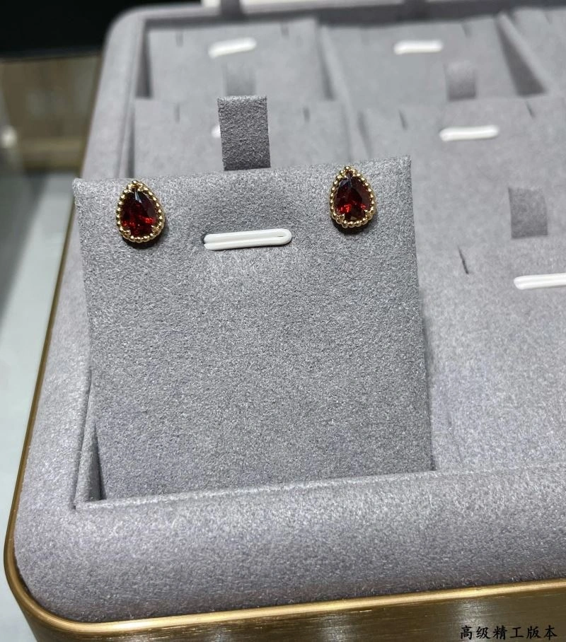 Accurate model Boucheron Earrings