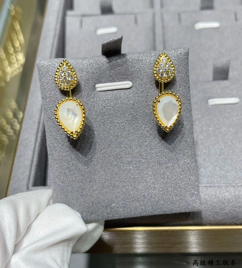 Accurate model Boucheron Earrings