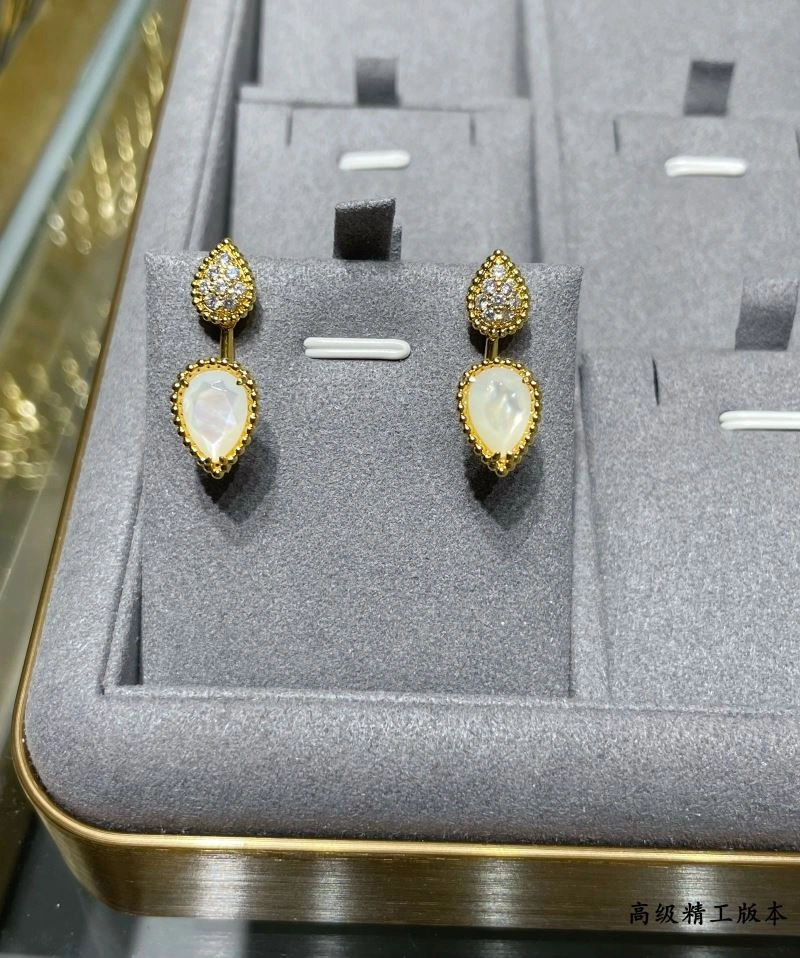 Accurate model Boucheron Earrings