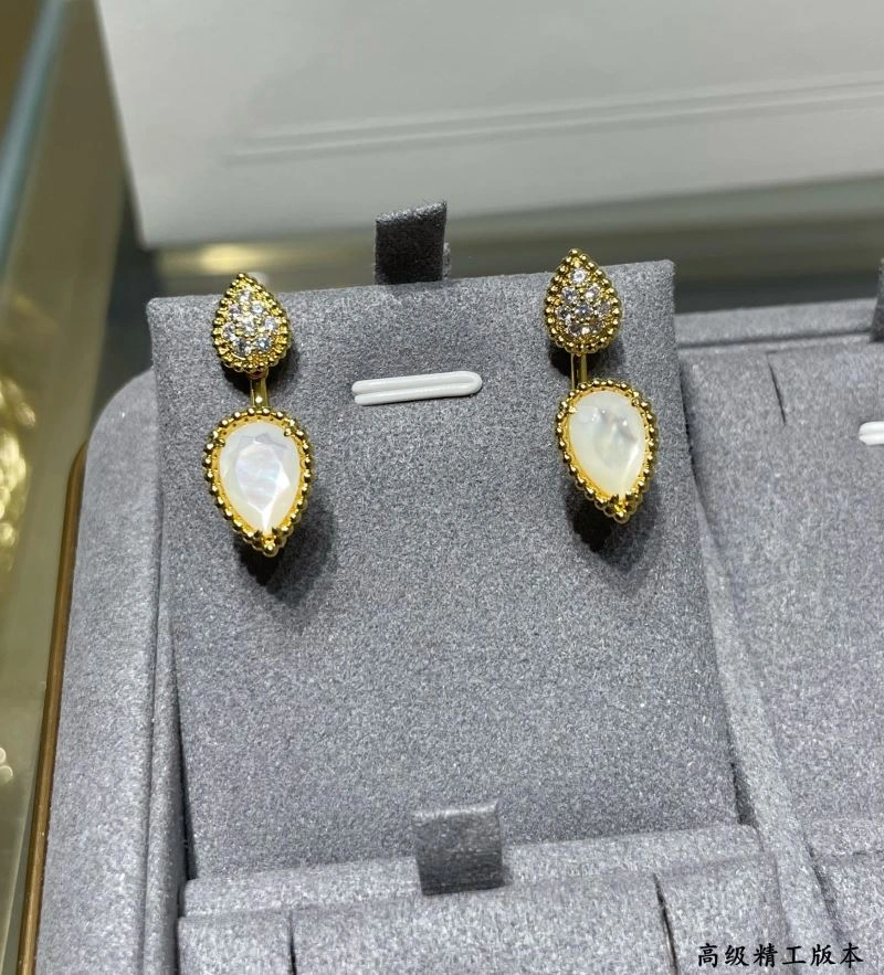 Accurate model Boucheron Earrings