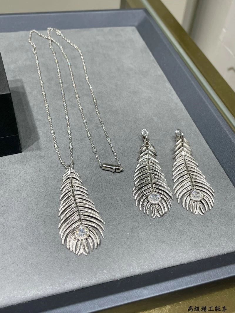 Inexpensive Boucheron Earrings