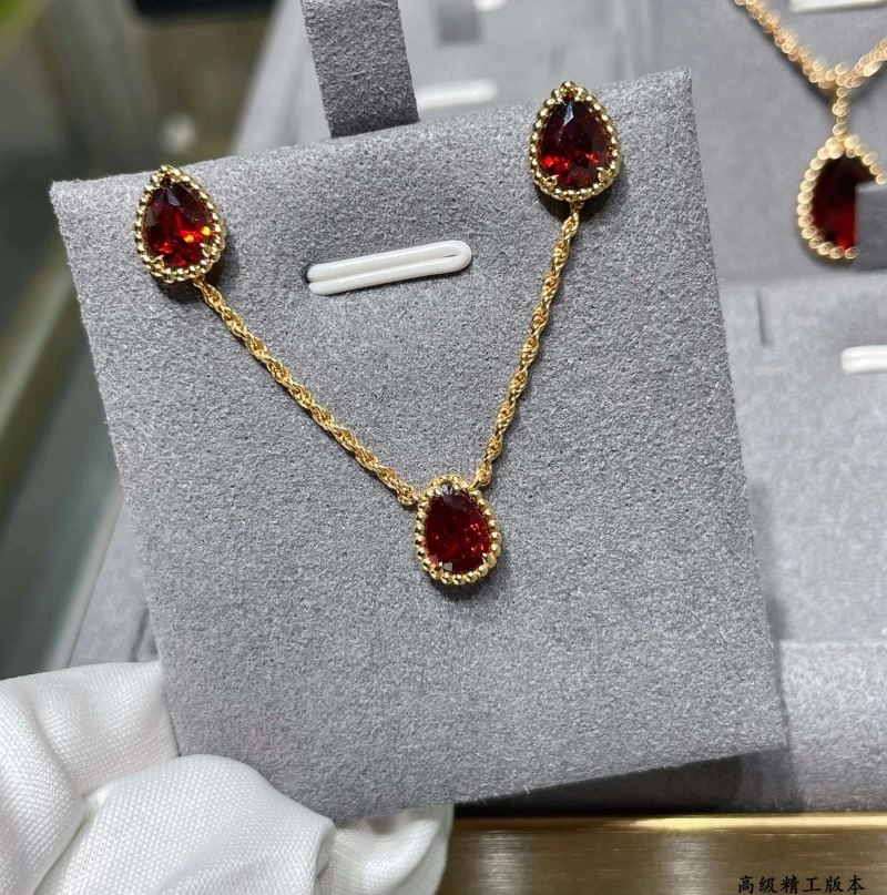 Bargain Boucheron Necklaces