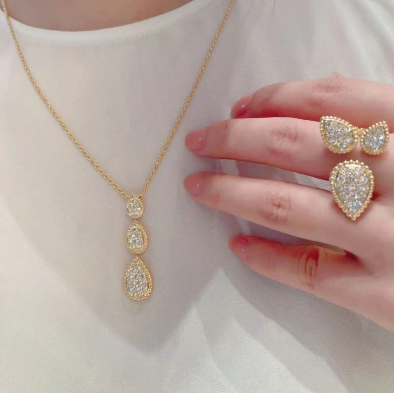 Cut-rate Boucheron Necklaces