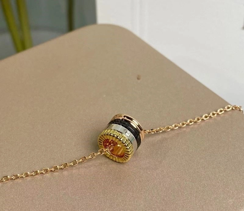 High fidelity Boucheron Necklaces