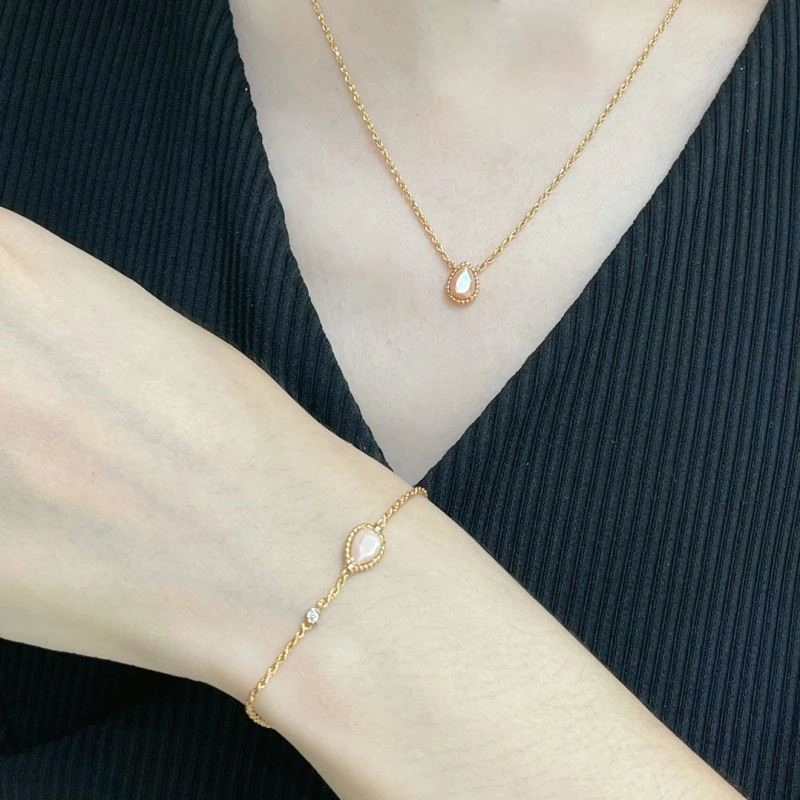 Low-cost Boucheron Necklaces