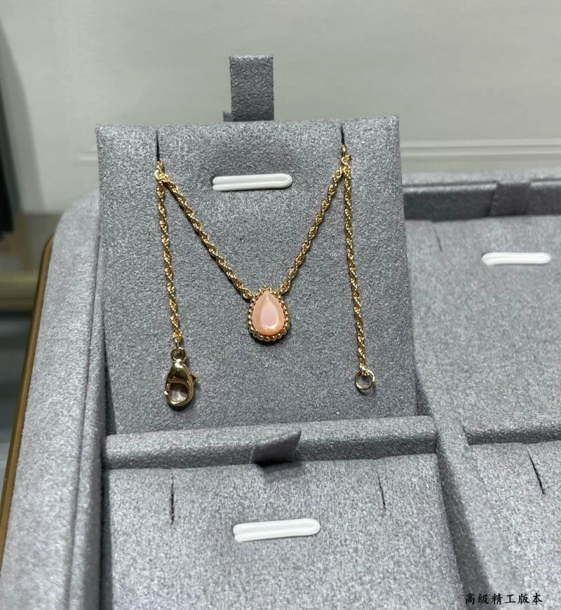 Low-cost Boucheron Necklaces