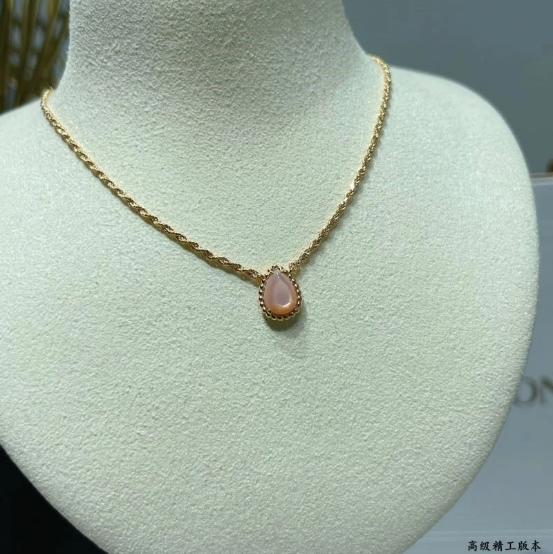 Low-cost Boucheron Necklaces