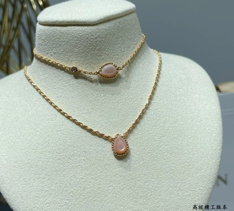 Low-cost Boucheron Necklaces