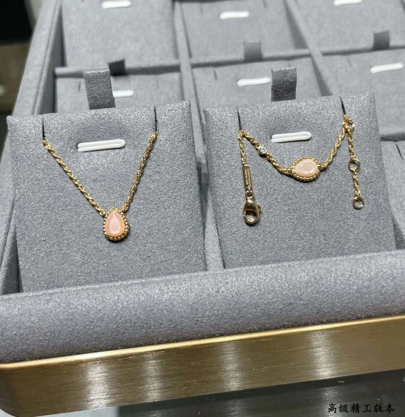 Low-cost Boucheron Necklaces