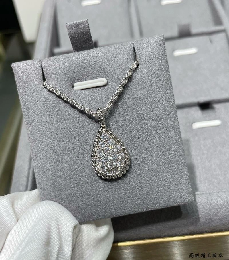 Low-cost Boucheron Necklaces