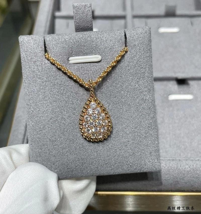 Low-cost Boucheron Necklaces