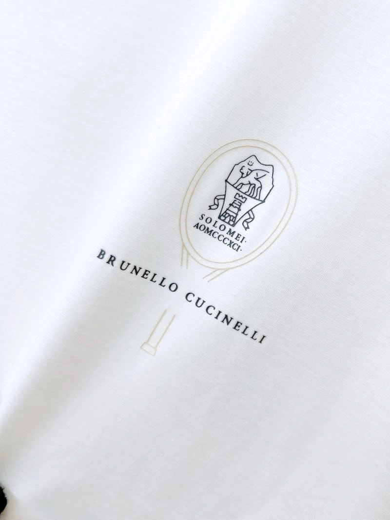 Accurate model Brunello Cucinelli T-Shirts