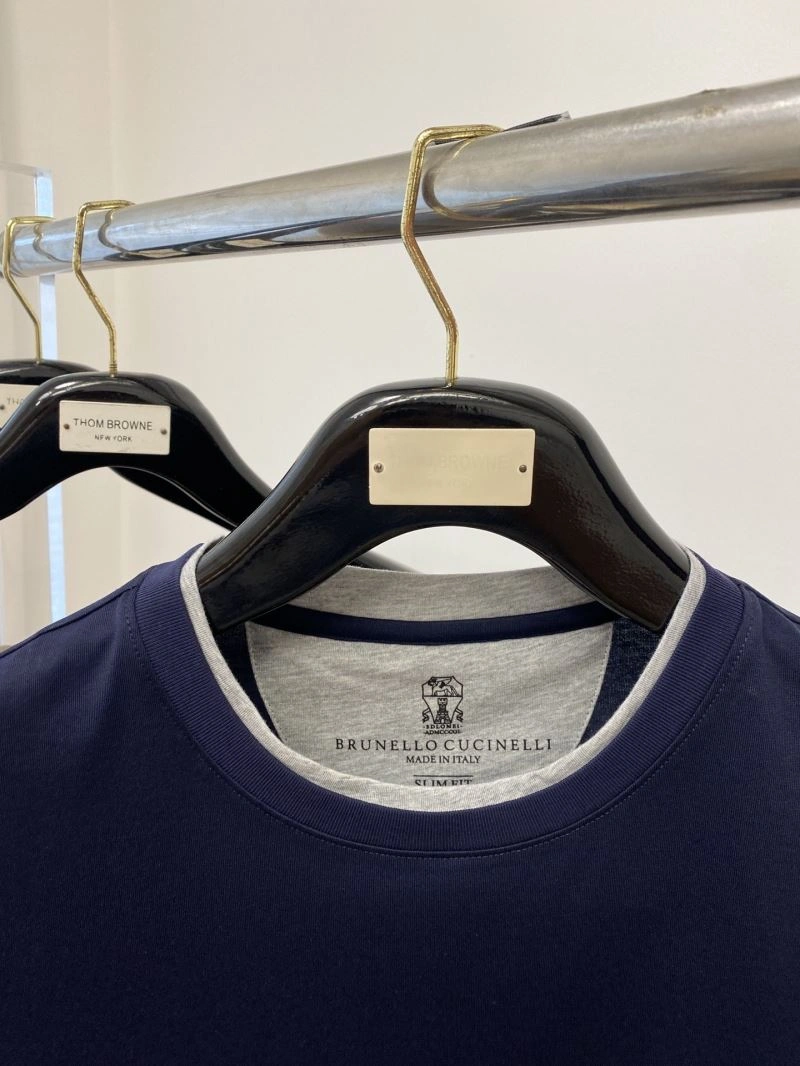 Accurate model Brunello Cucinelli T-Shirts