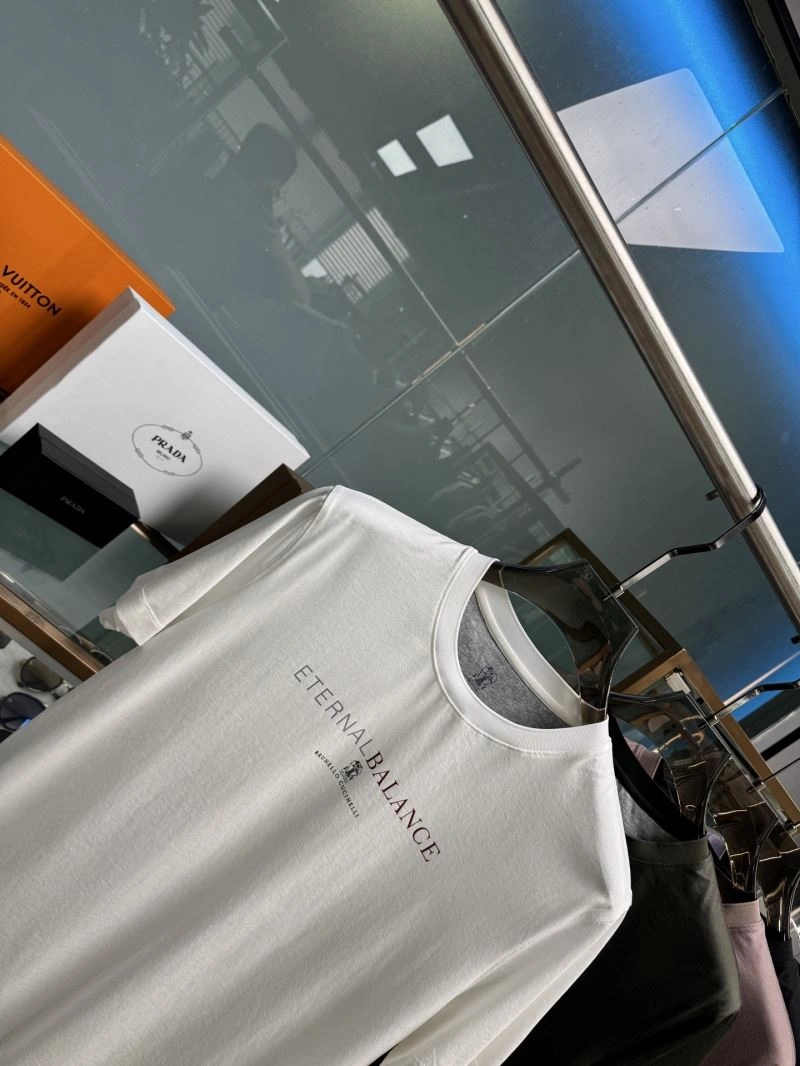 Accurate model Brunello Cucinelli T-Shirts