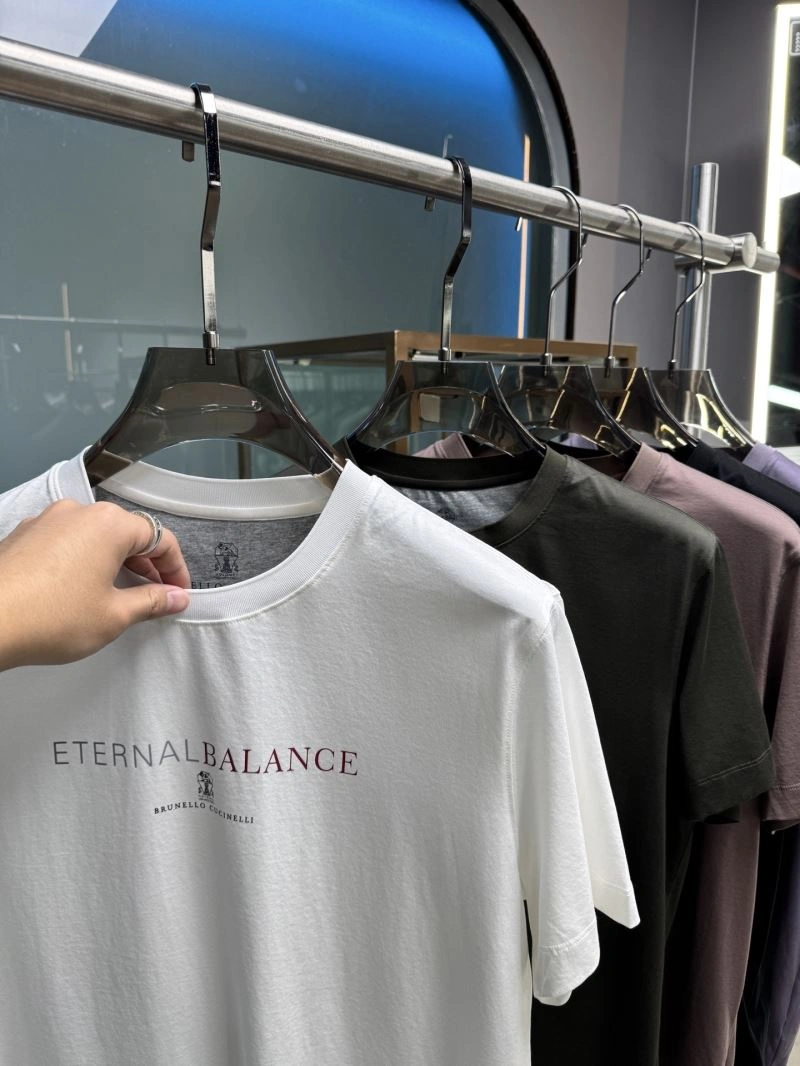 Accurate model Brunello Cucinelli T-Shirts