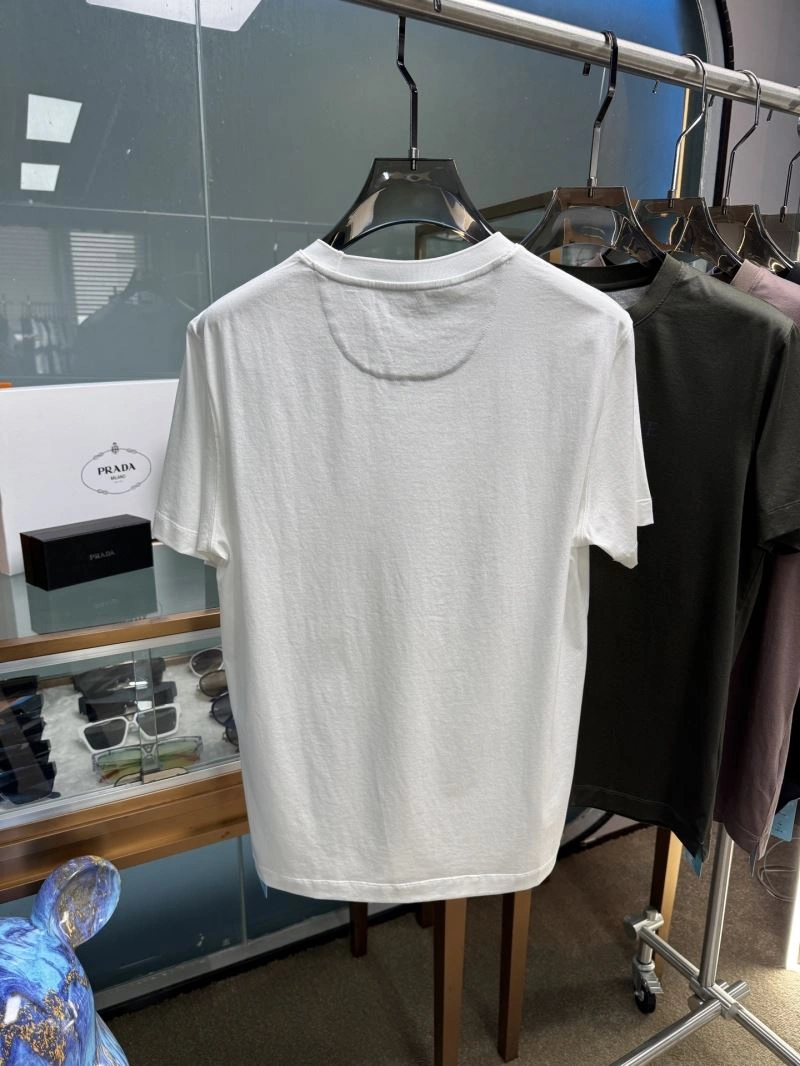 Accurate model Brunello Cucinelli T-Shirts