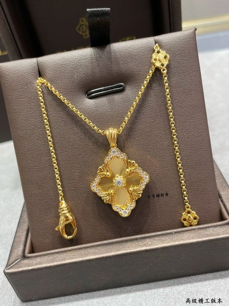 Top match Buccellati Necklaces