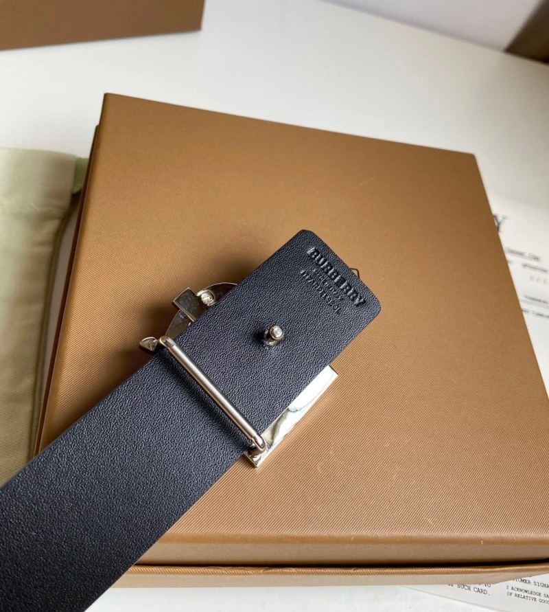 Accurate model Burberry Belts