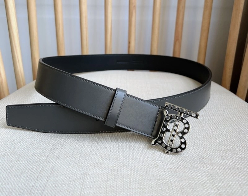 Accurate model Burberry Belts