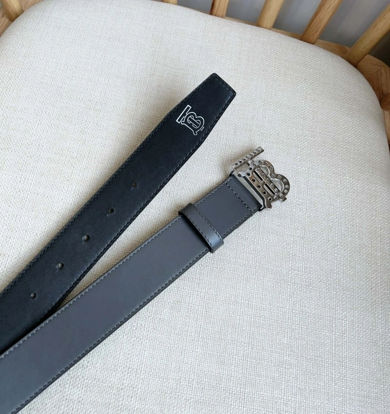 Accurate model Burberry Belts