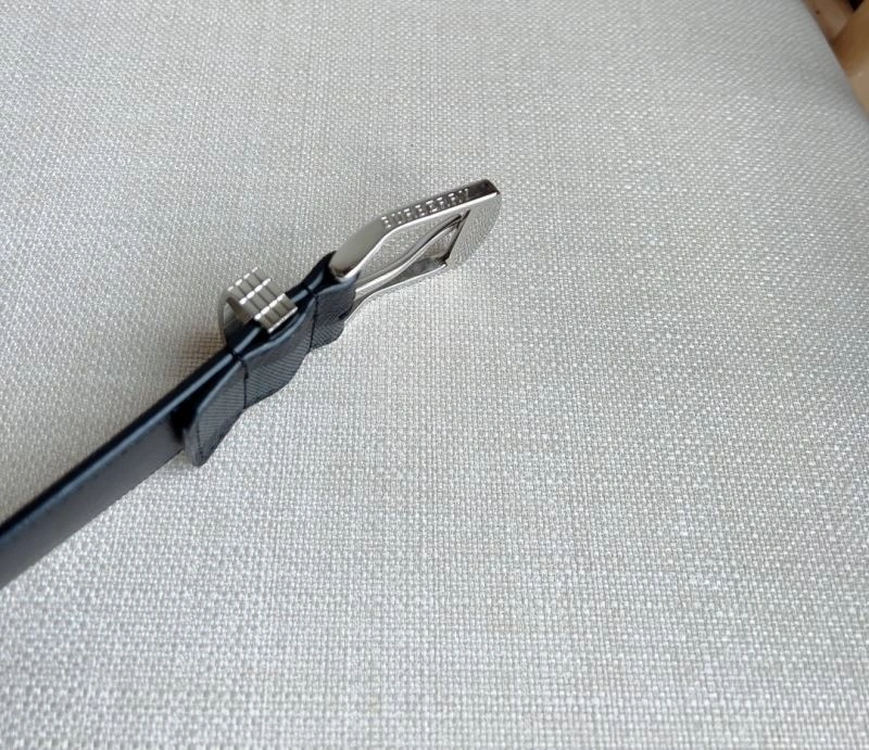 Low-cost Burberry Belts