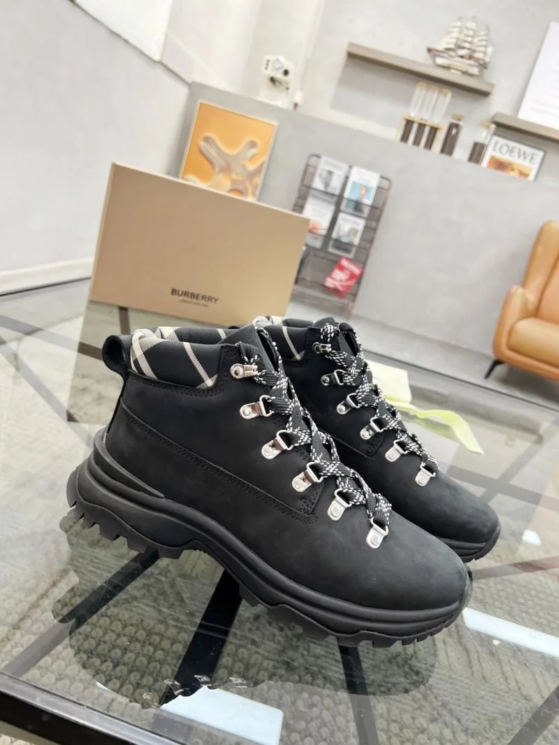 Low-cost Burberry Boots