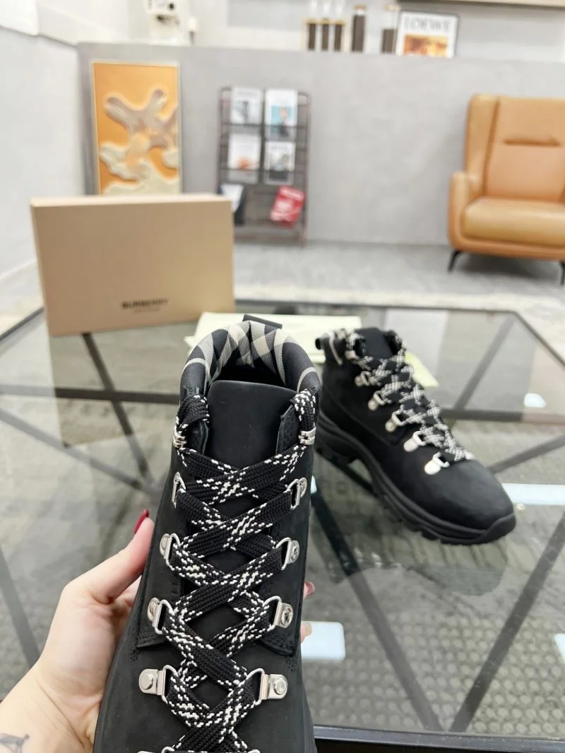 Low-cost Burberry Boots