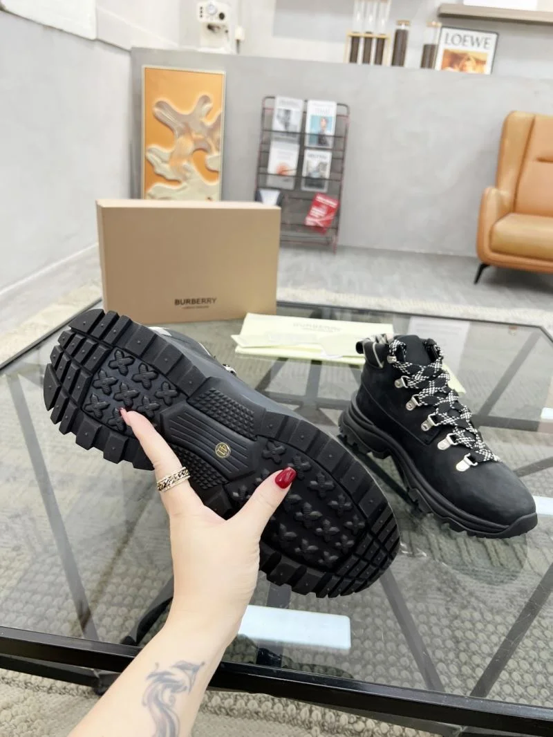 Low-cost Burberry Boots