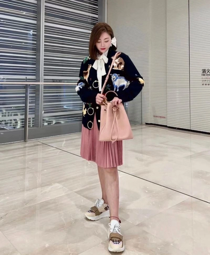 Indistinguishable Burberry Bucket Bags