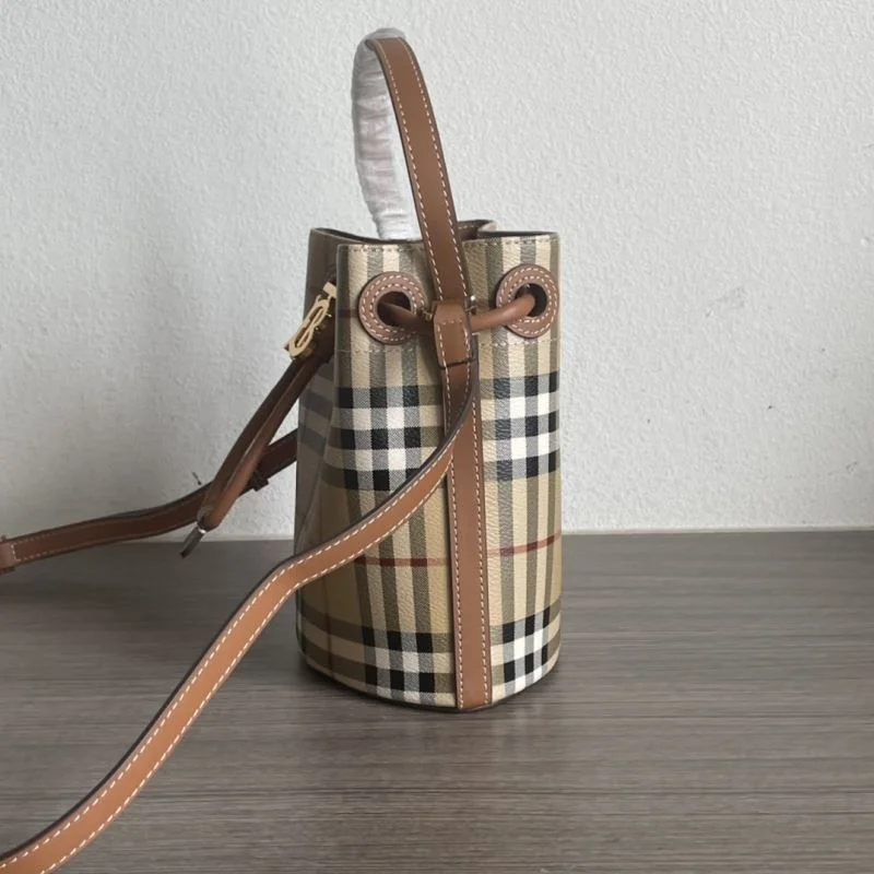 Accurate model Burberry Bucket Bags