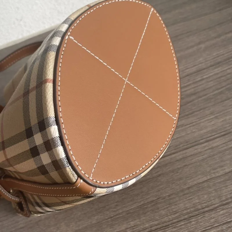 Accurate model Burberry Bucket Bags