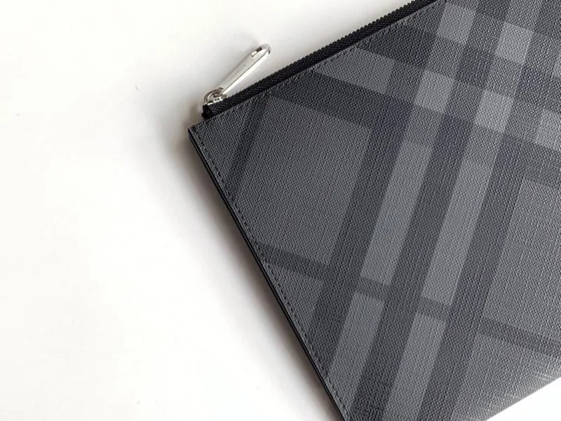 Brand-original Burberry Clutch Bags