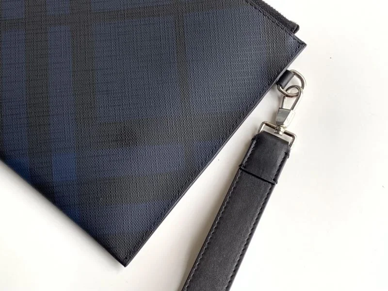 Bargain Burberry Clutch Bags