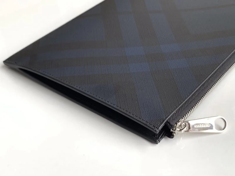 Bargain Burberry Clutch Bags