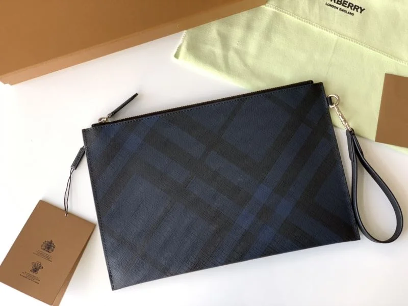 Accurate model Burberry Clutch Bags