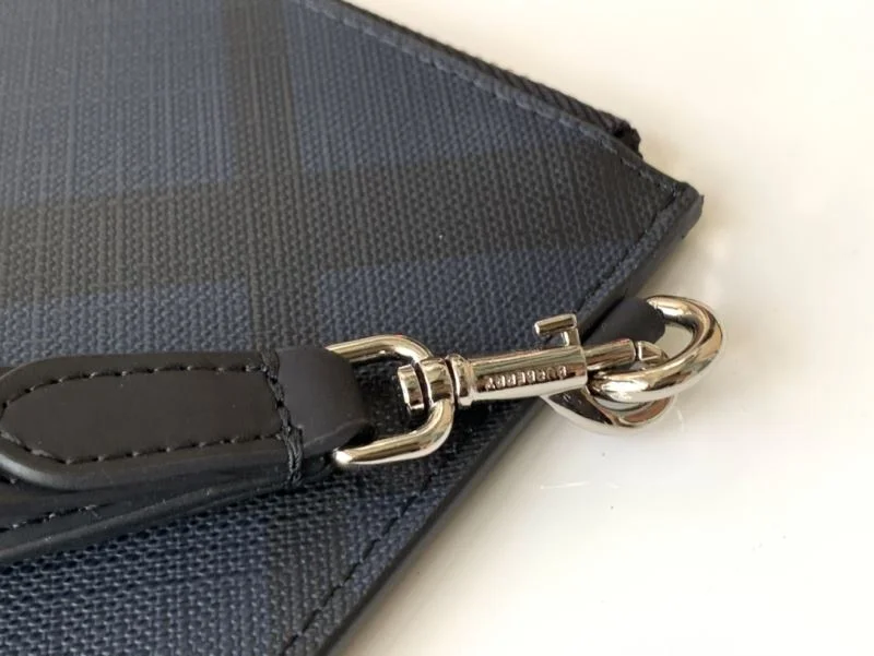 Accurate model Burberry Clutch Bags