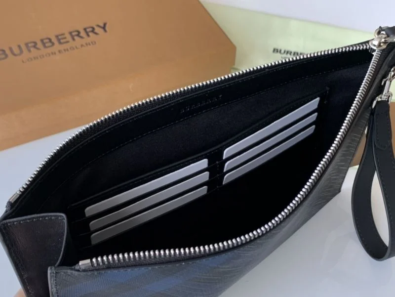 Accurate model Burberry Clutch Bags