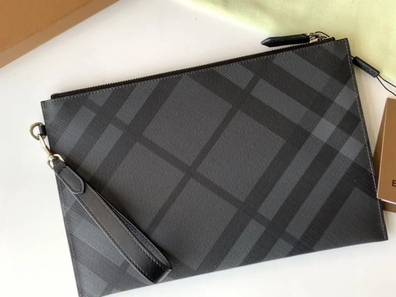 Low-cost Burberry Clutch Bags