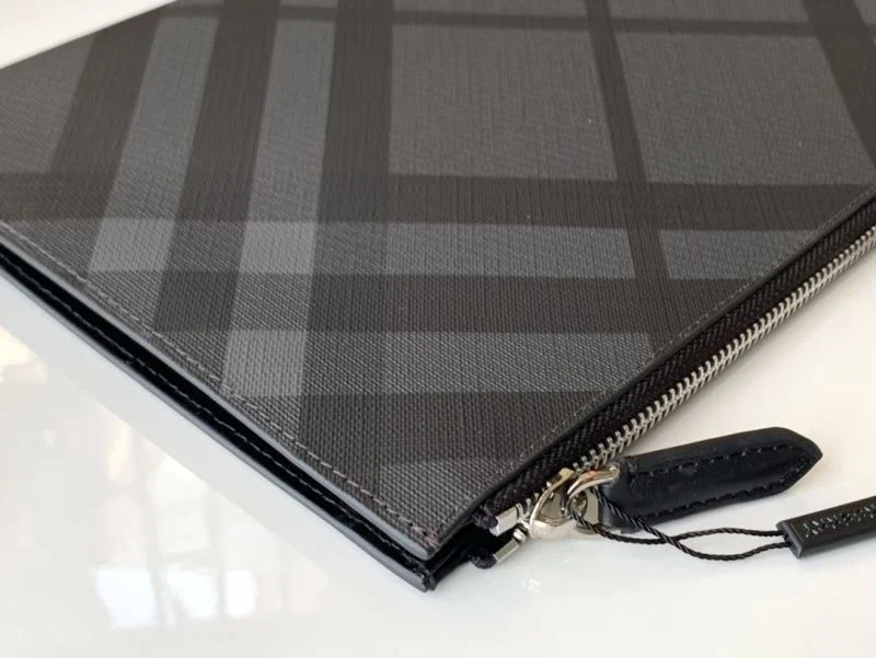 Low-cost Burberry Clutch Bags