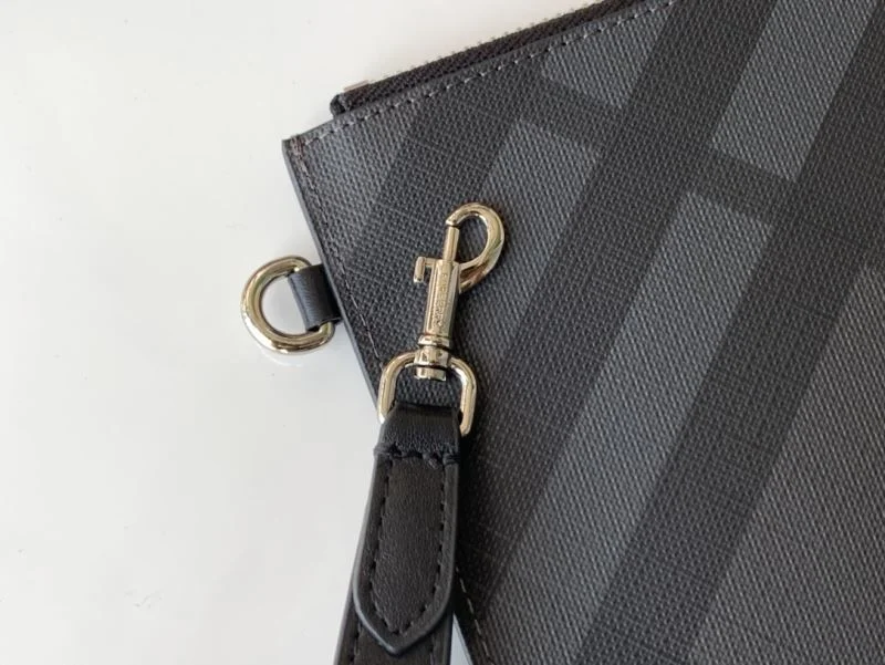 Low-cost Burberry Clutch Bags