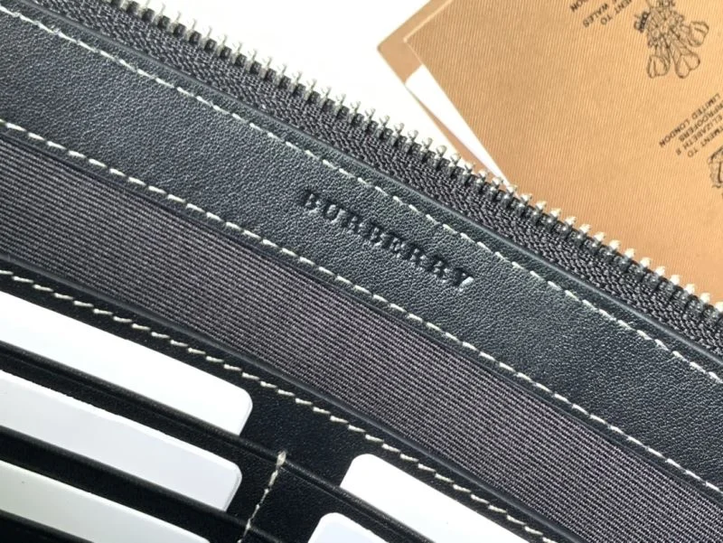 High accuracy Burberry Clutch Bags