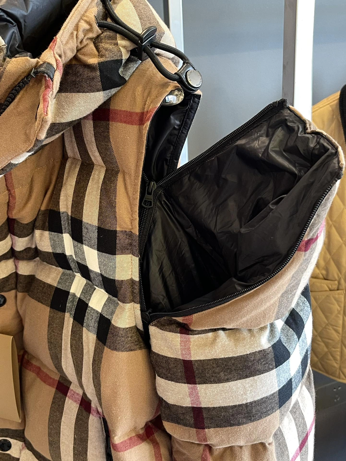 Low-cost Burberry Down Jackets