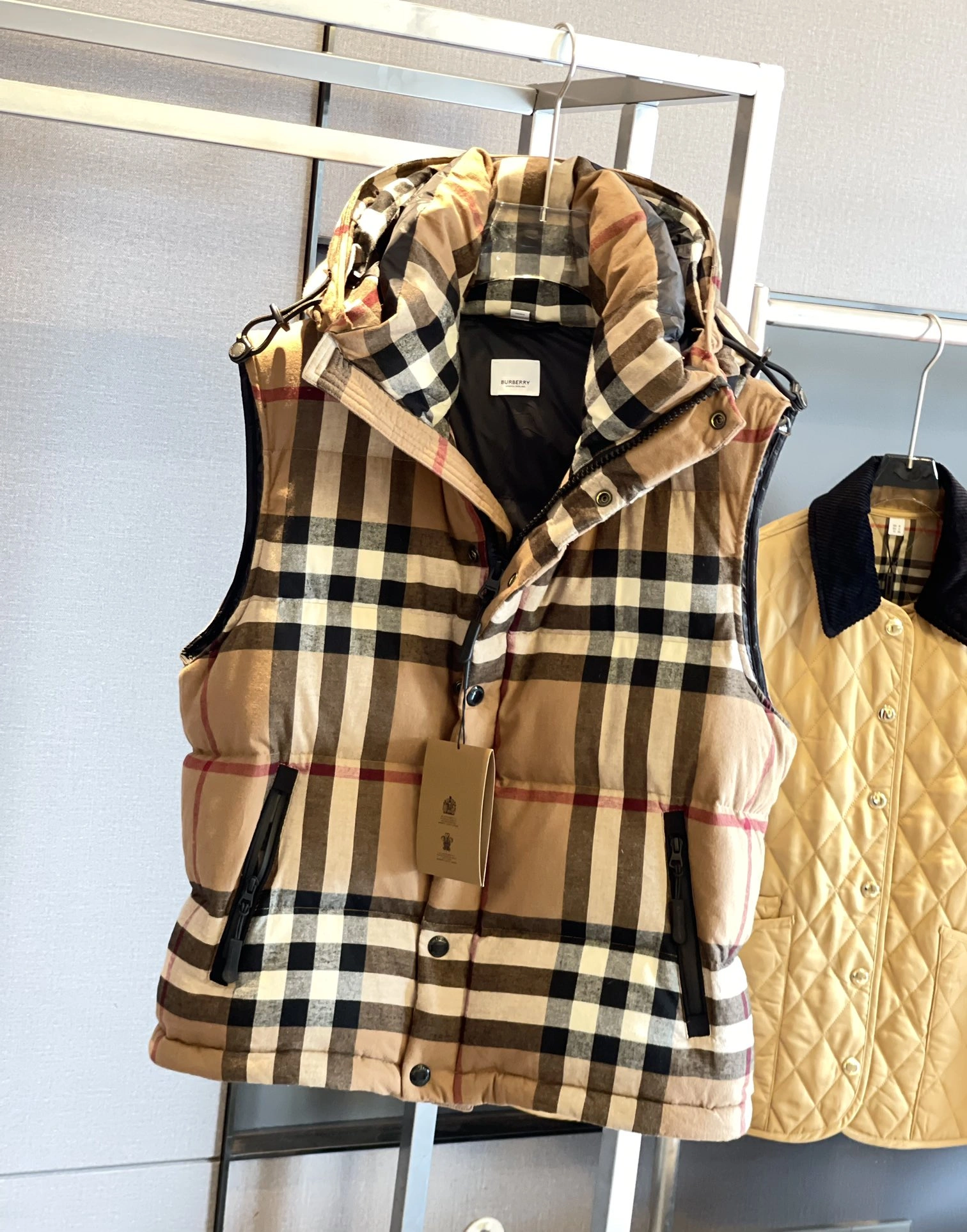 Low-cost Burberry Down Jackets