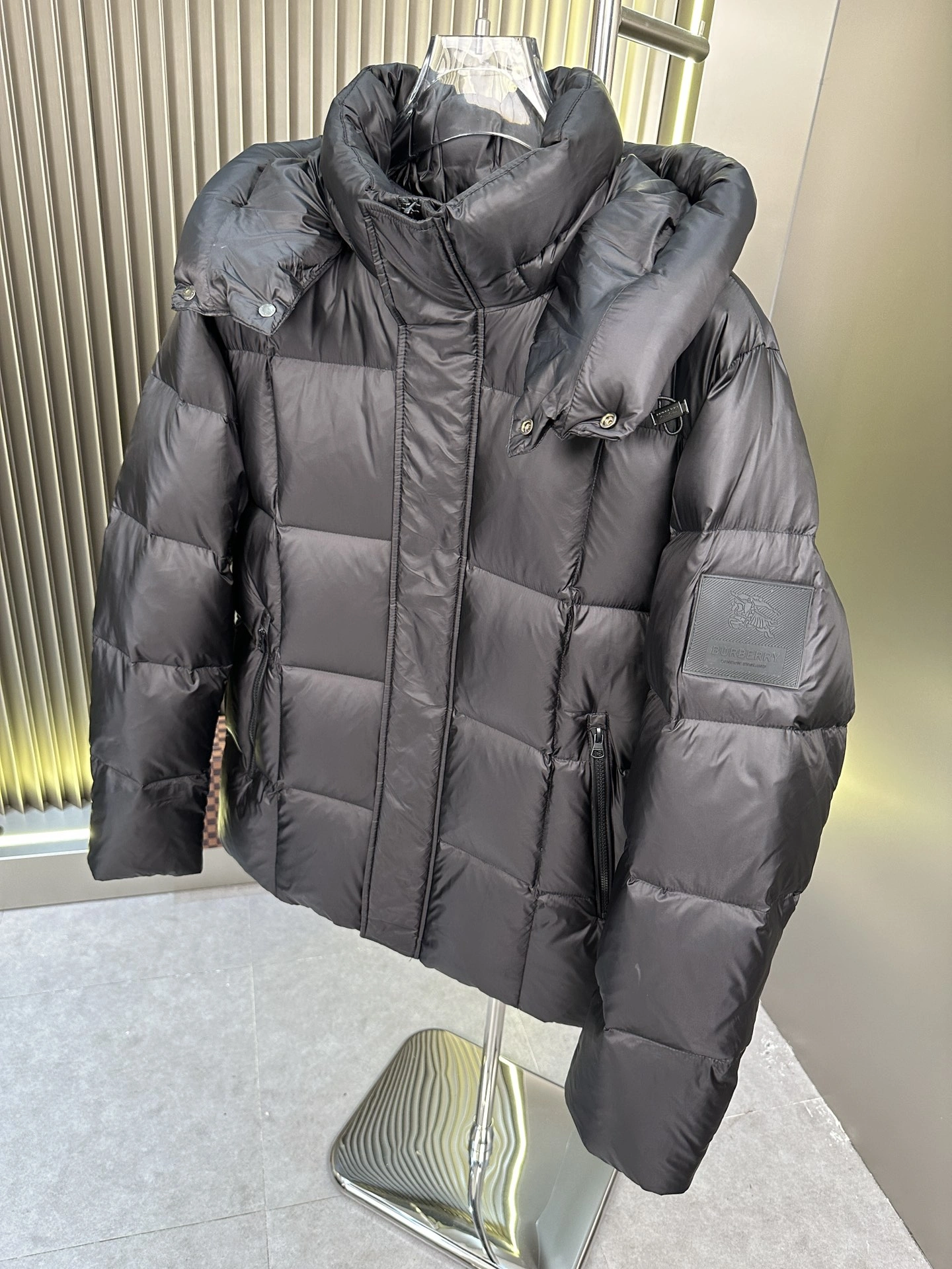 Low-cost Burberry Down Jackets