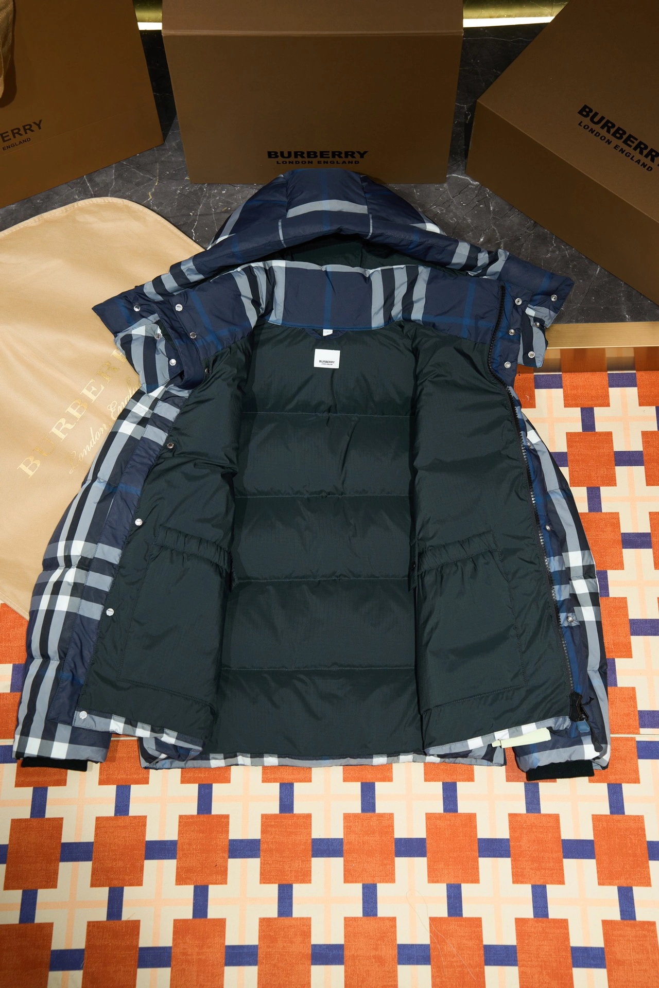 Low-cost Burberry Down Jackets
