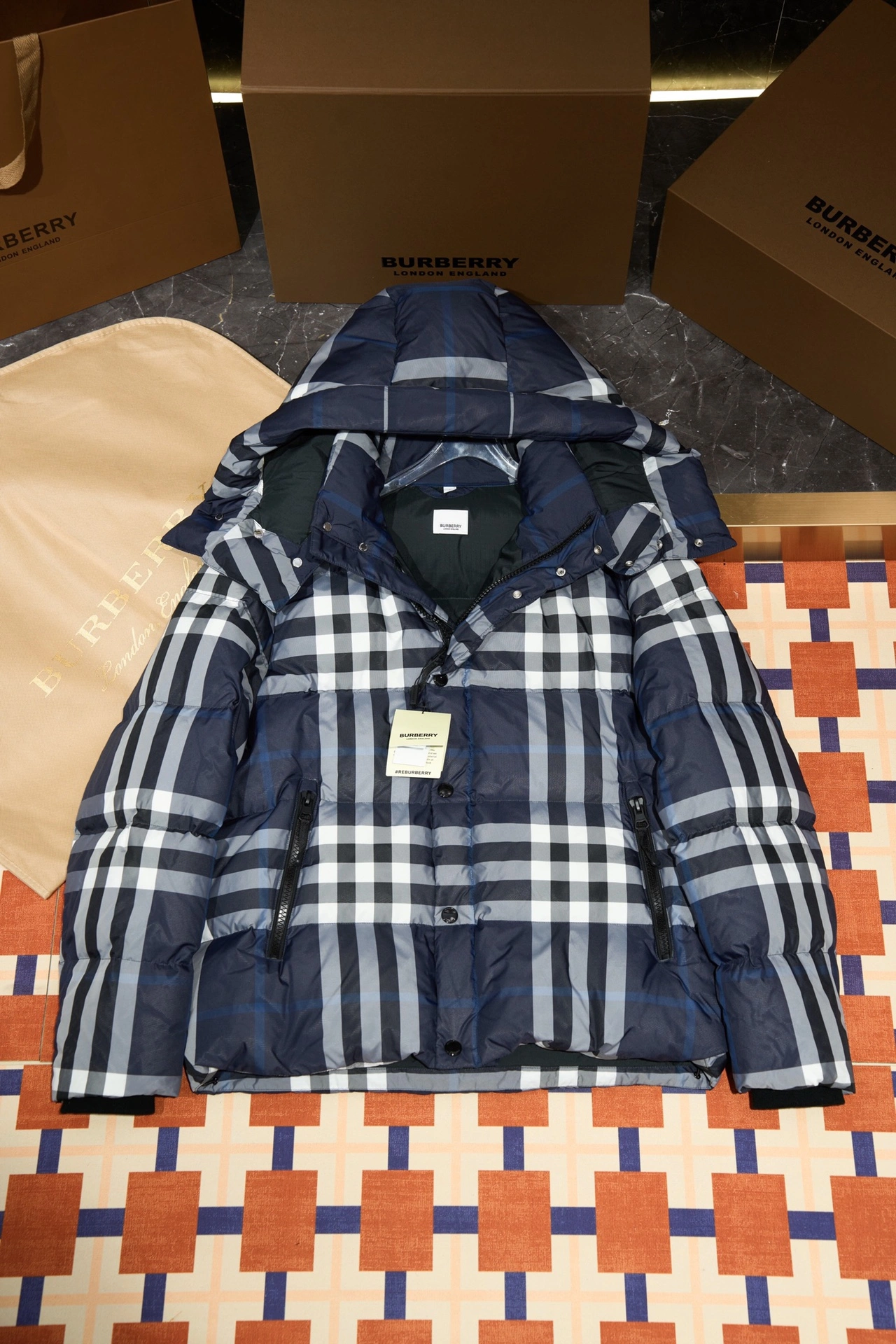 Low-cost Burberry Down Jackets