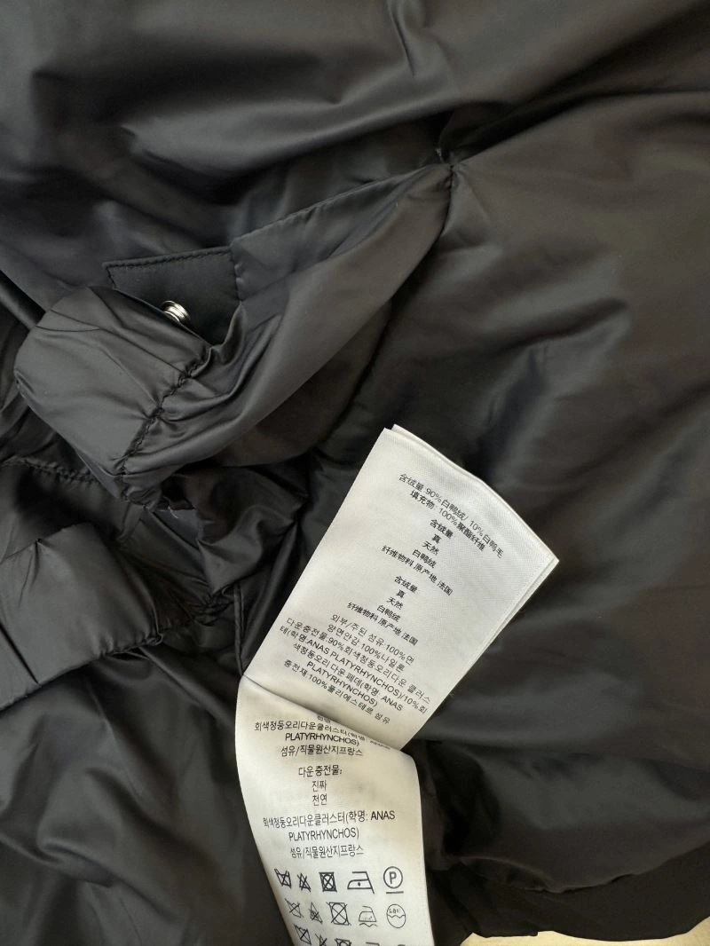 Accurate model Burberry Down Jackets