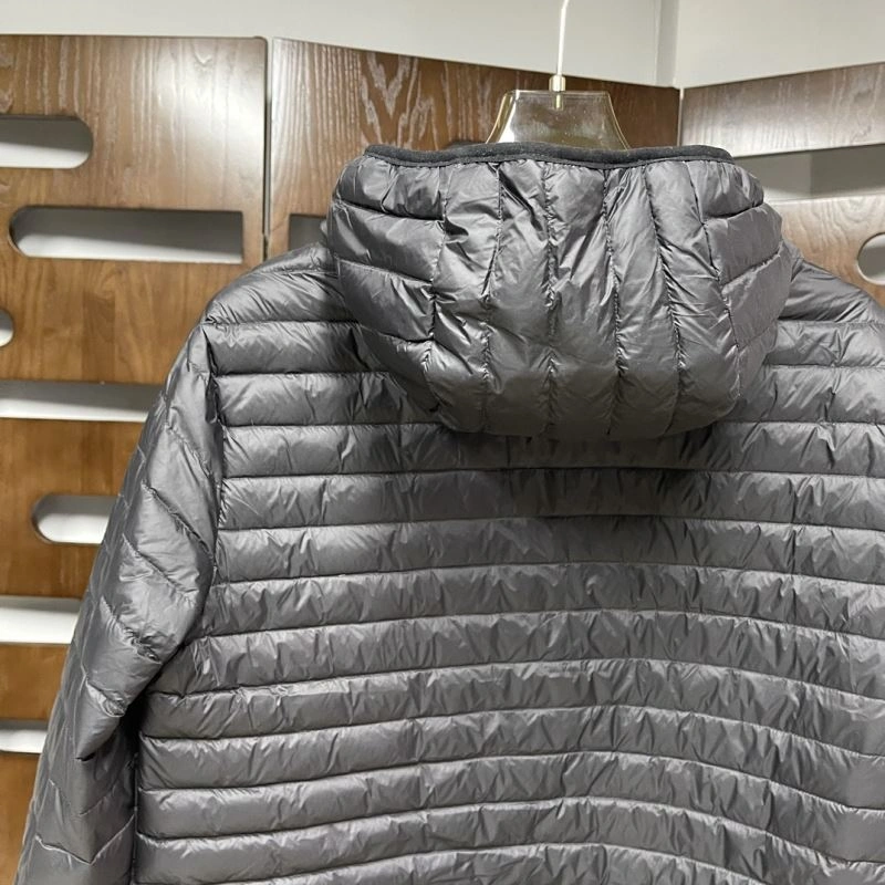 Accurate model Burberry Down Jackets