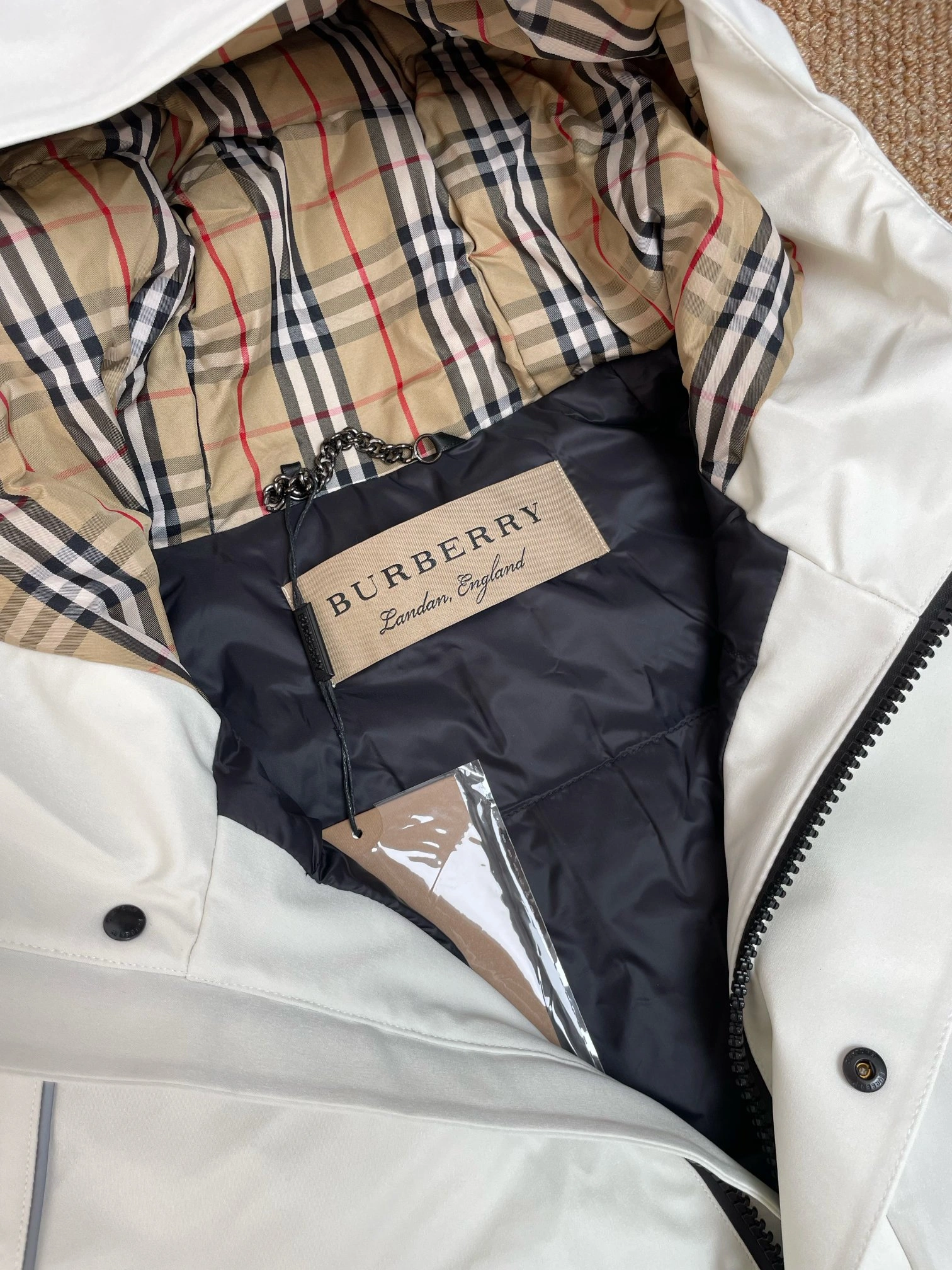 Discounted Burberry Down Jackets